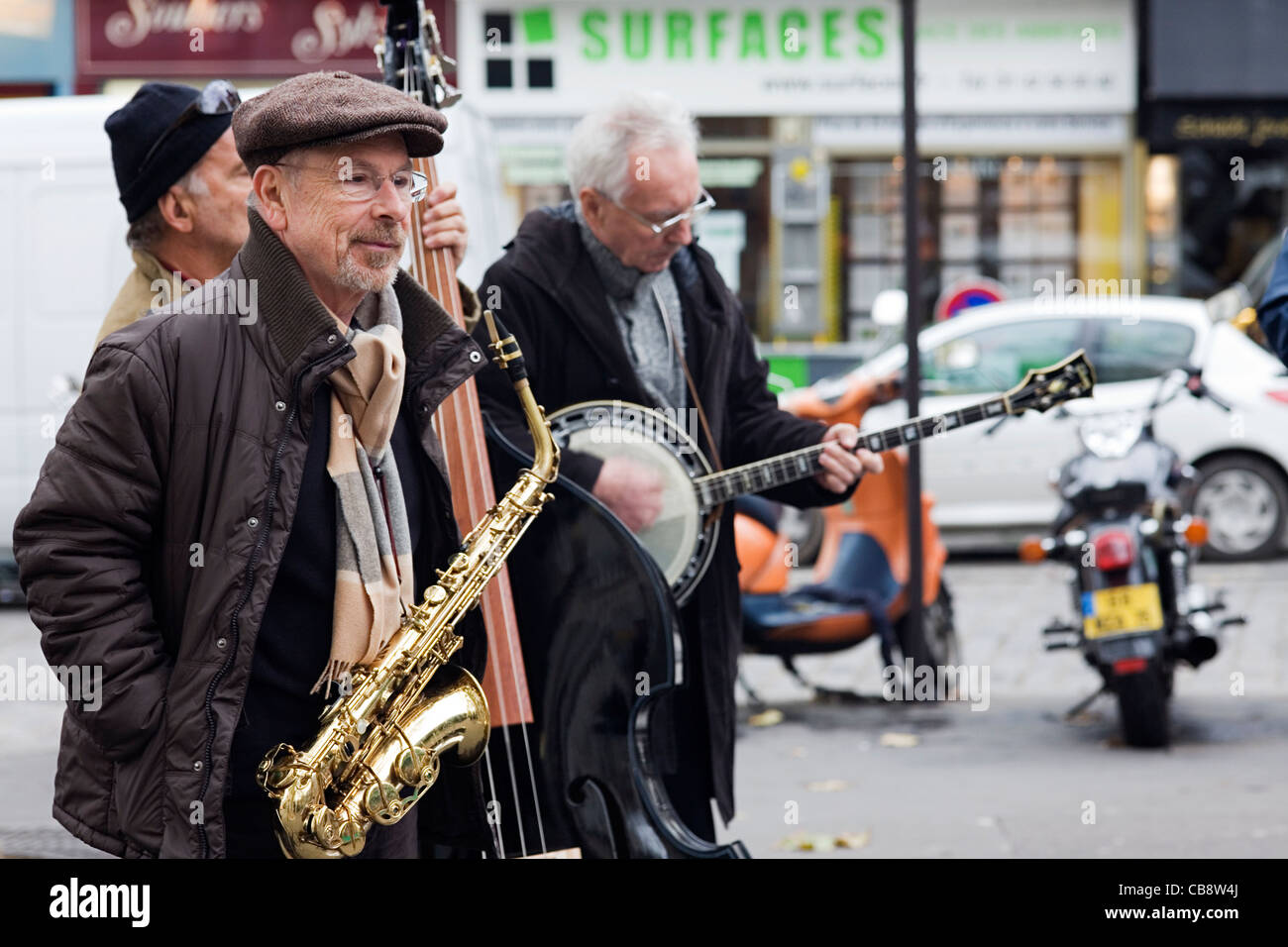 Street Performers Busker Paris France Stock Photo - Alamy