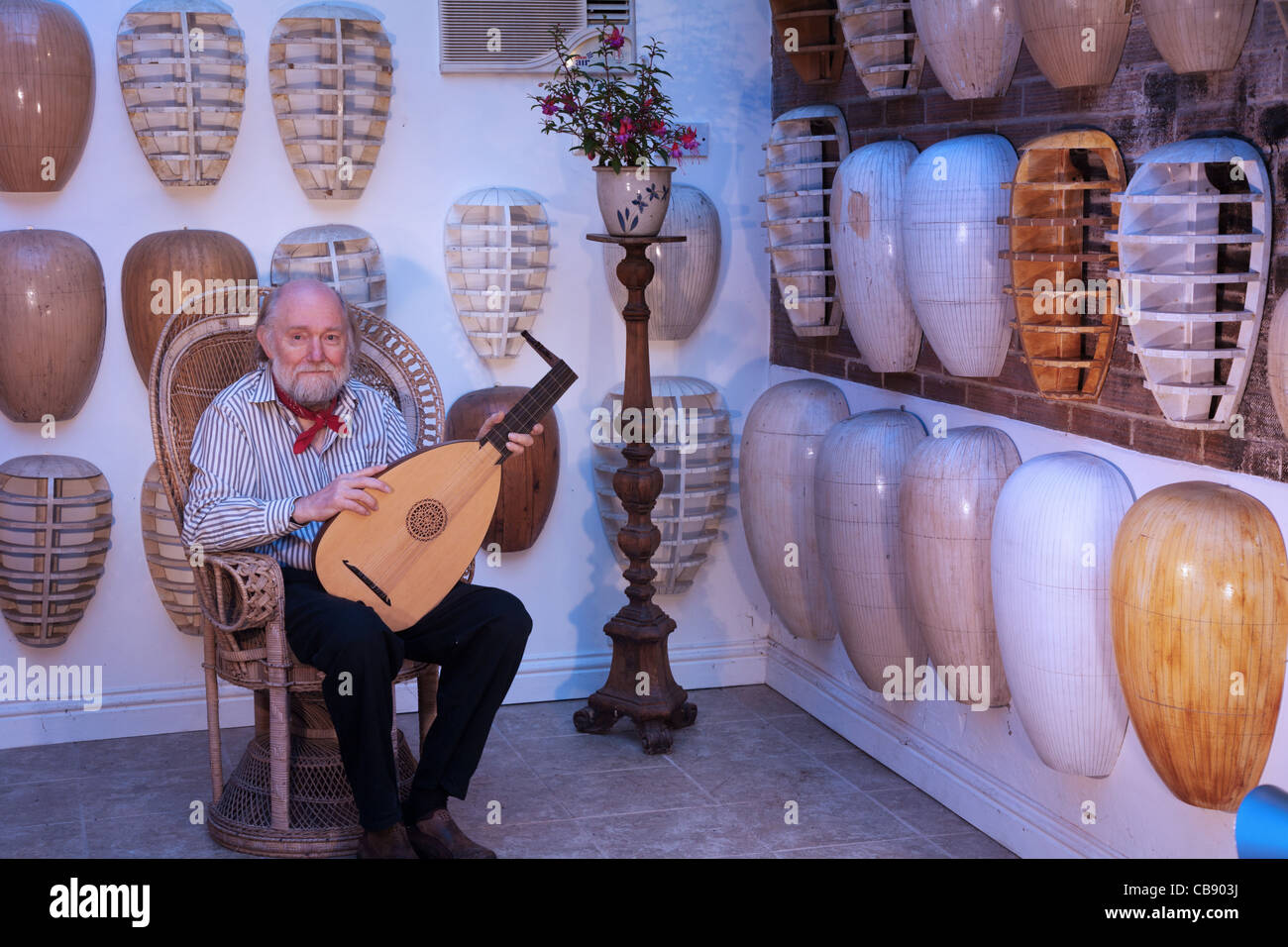 Lute maker hi-res stock photography and images - Alamy