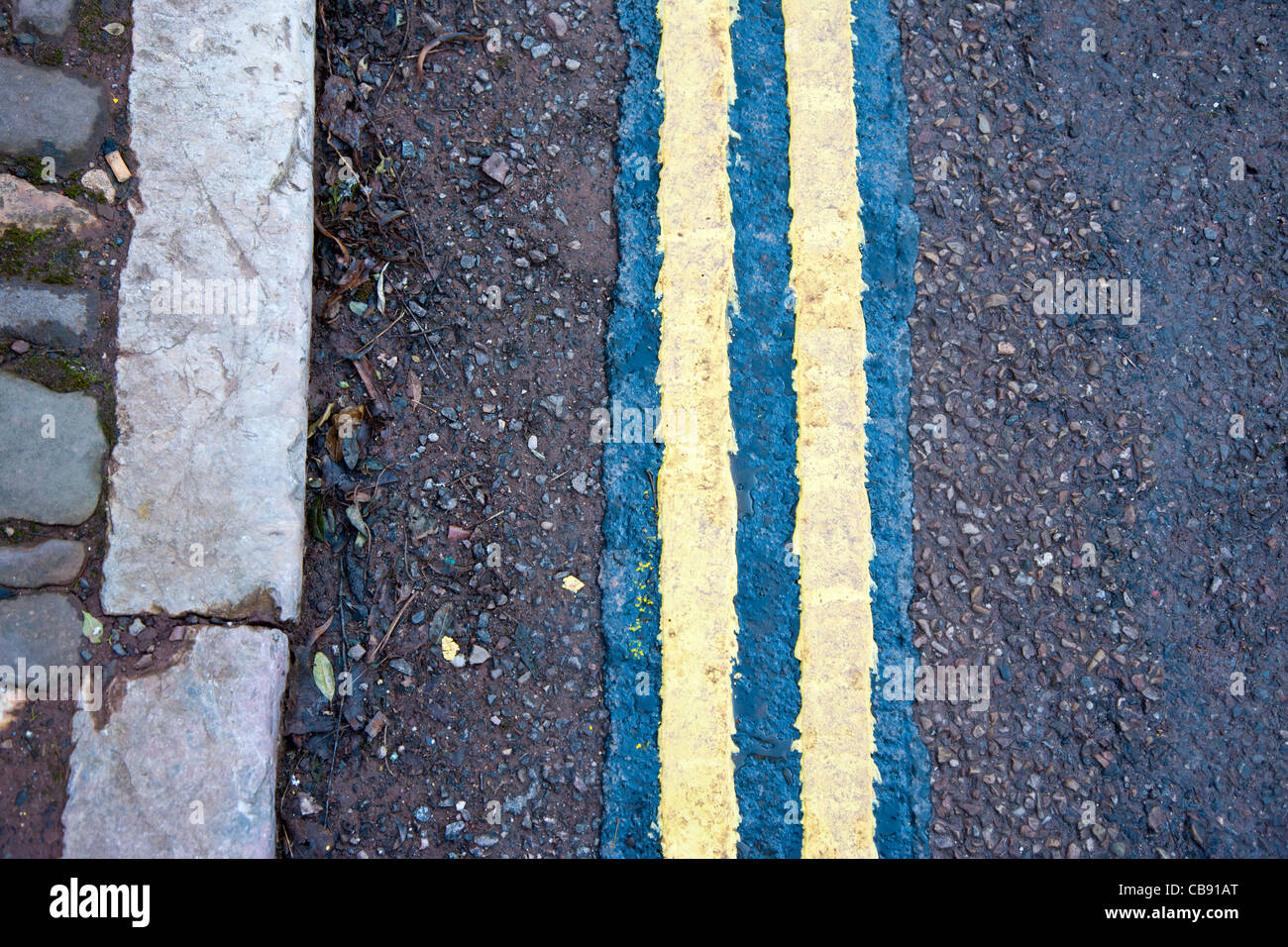 Double yellow traffic lines painted onto a road Stock Photo - Alamy