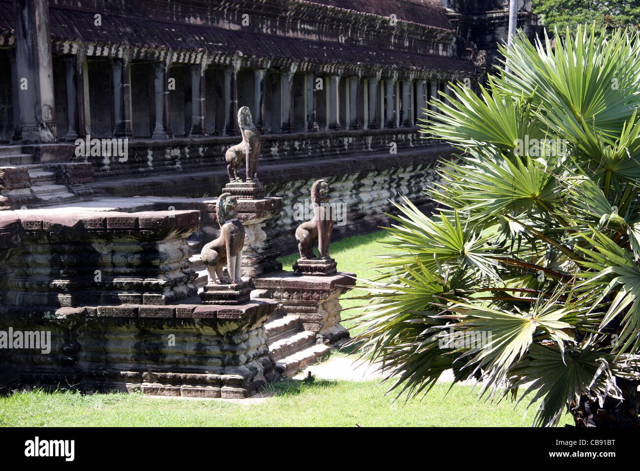 Angkor Wat temple, lion statues guarding stairs, Cambodia Stock Photo ...
