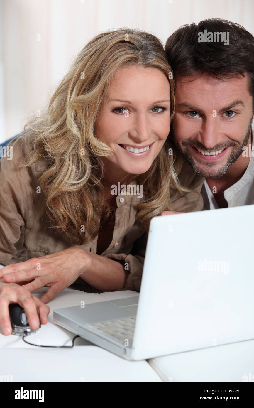 Couple in front of laptop Stock Photo - Alamy