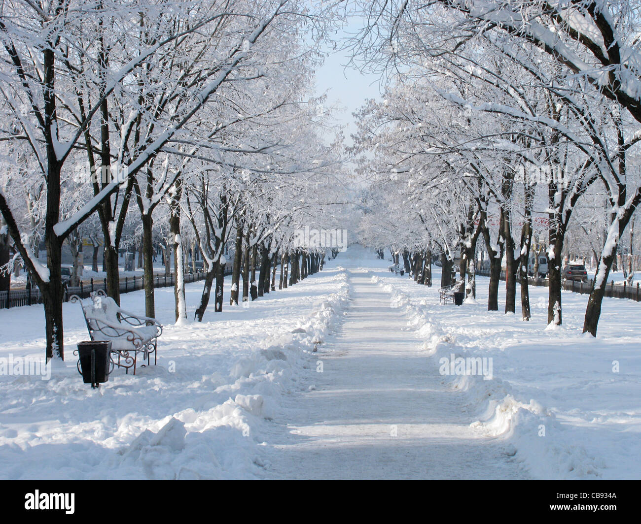 Winter snowy street road hi-res stock photography and images - Alamy