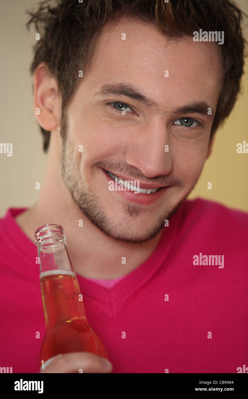 Man holding bottle of beer Stock Photo - Alamy