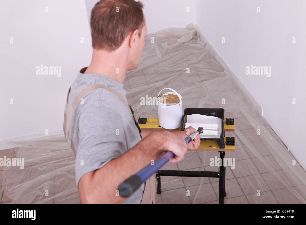 Back view man painter working hi-res stock photography and images - Alamy