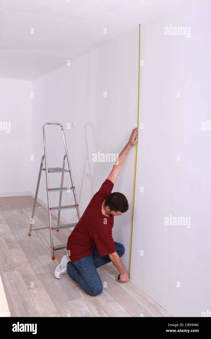 Man measuring wall Stock Photo - Alamy