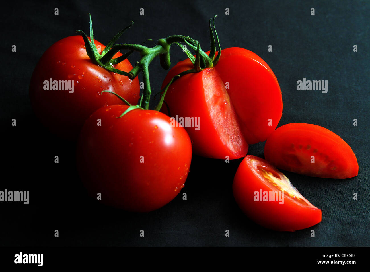 Vine tomatoes hi-res stock photography and images - Alamy
