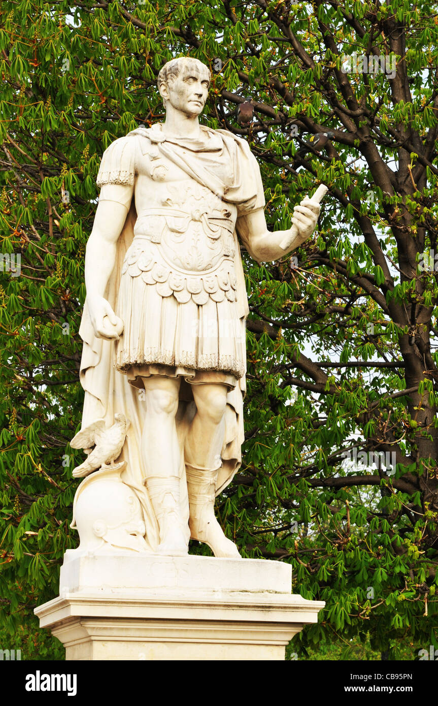 Detailed roman statue hi-res stock photography and images - Alamy