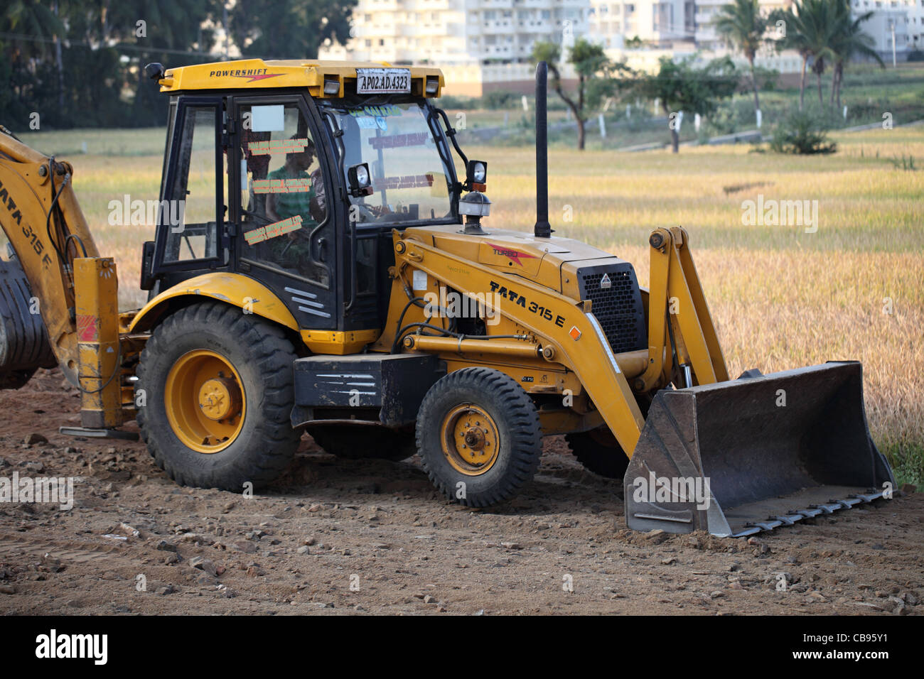 India bulldozer hi-res stock photography and images - Alamy