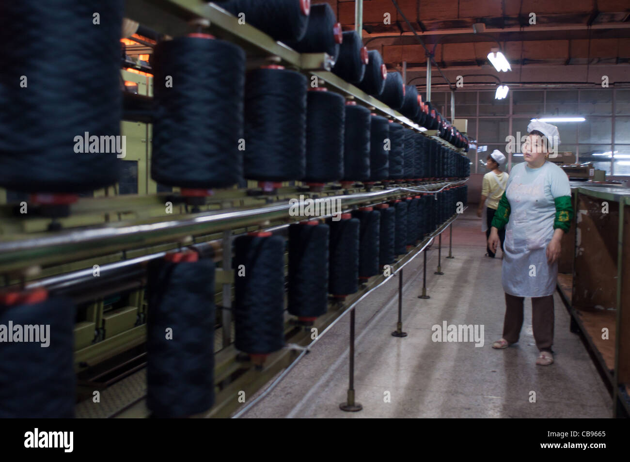 Workers in a textile factory hi-res stock photography and images - Alamy