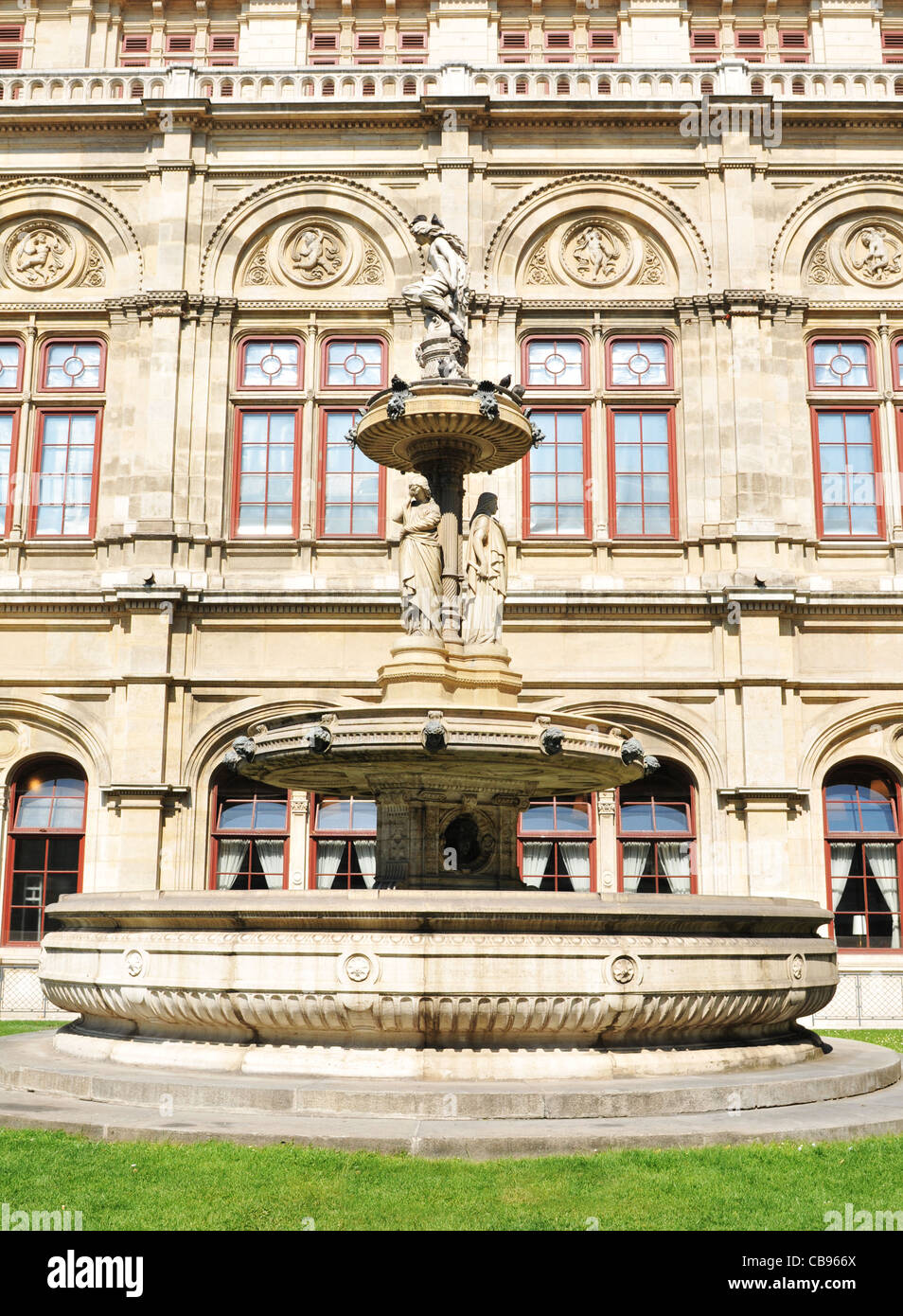 Vienna opera house detail sculpture hi-res stock photography and images ...