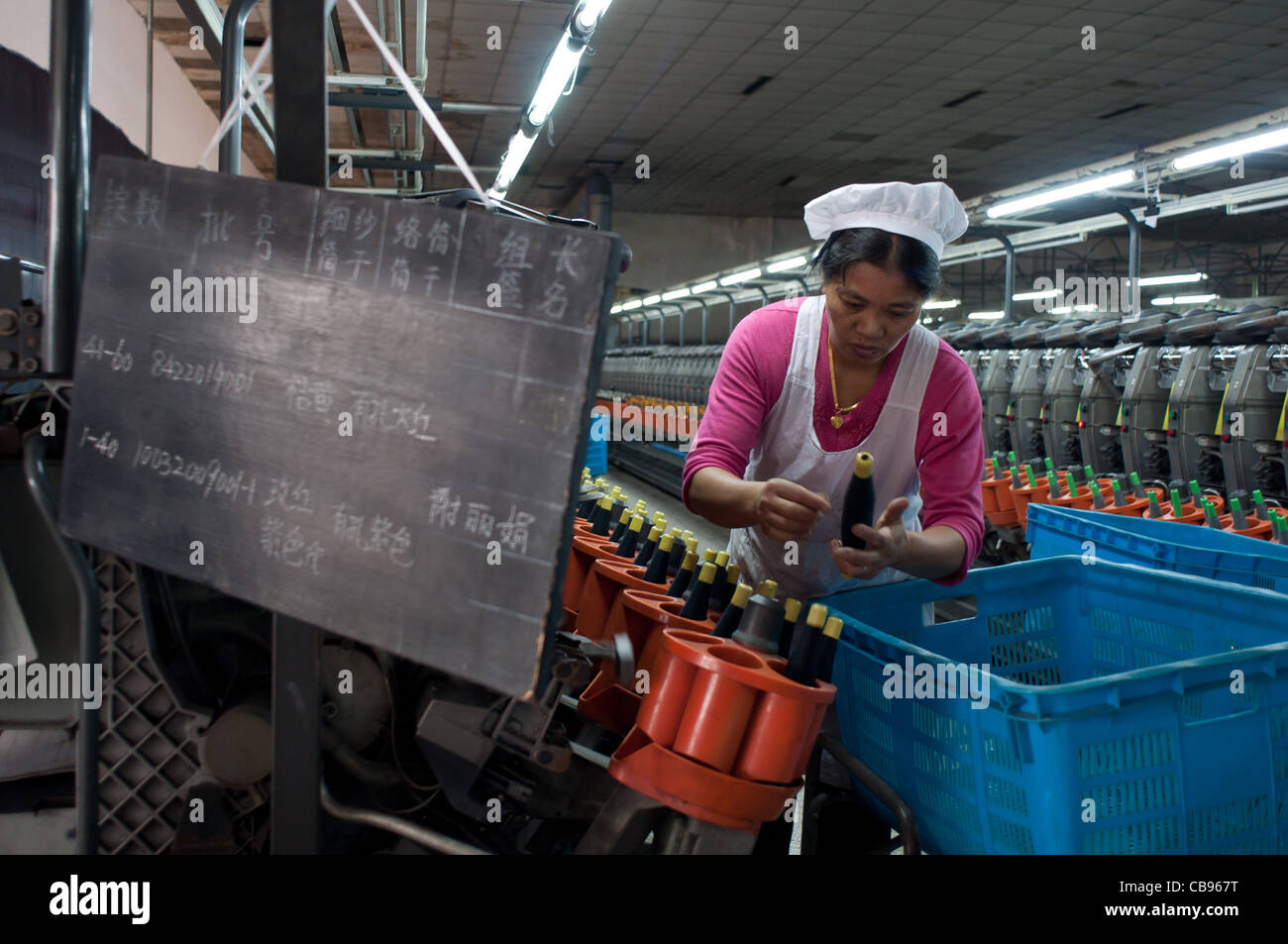 Textile factory worker china hi-res stock photography and images - Alamy