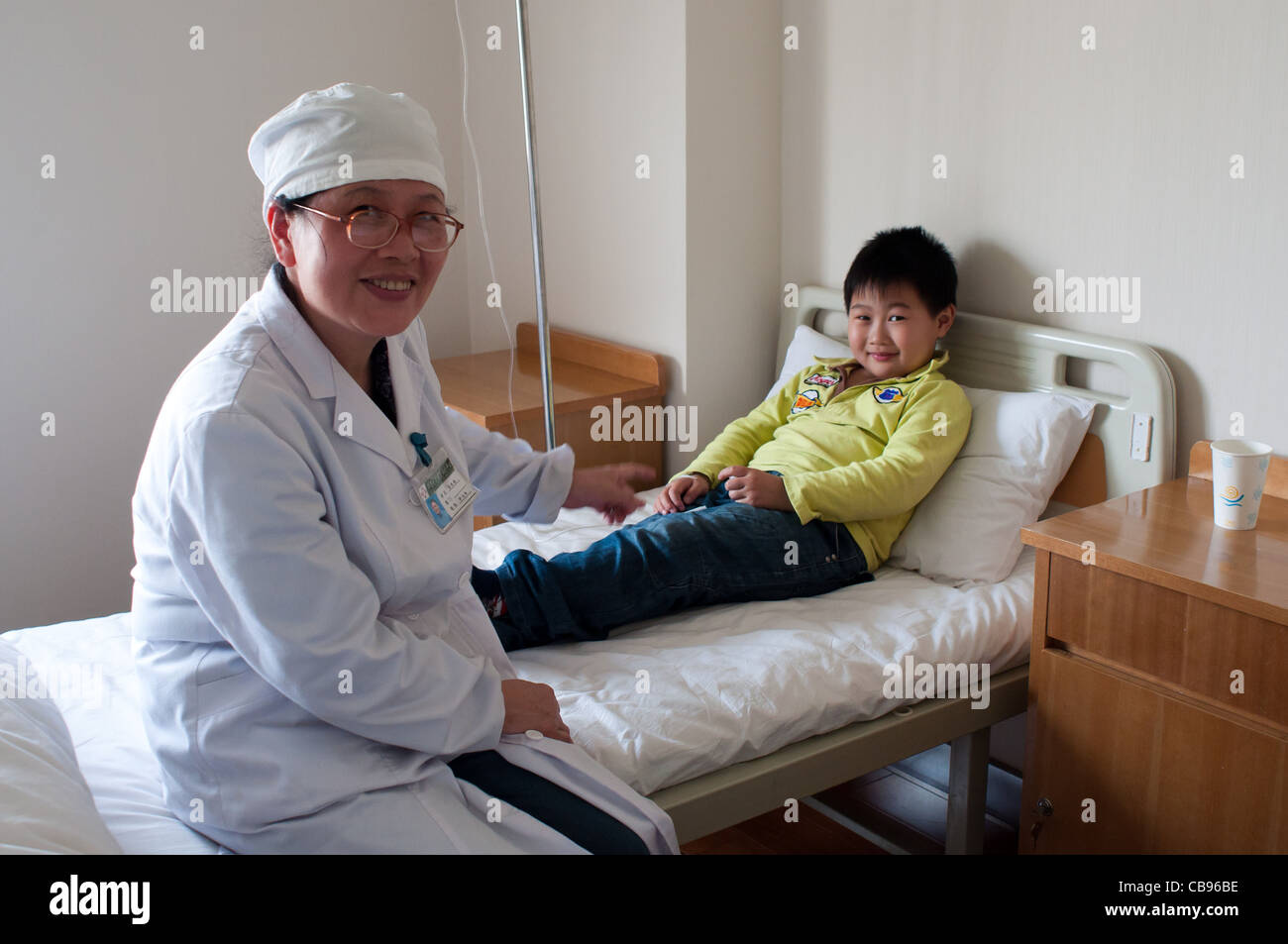 China hospital nurse hi-res stock photography and images - Alamy