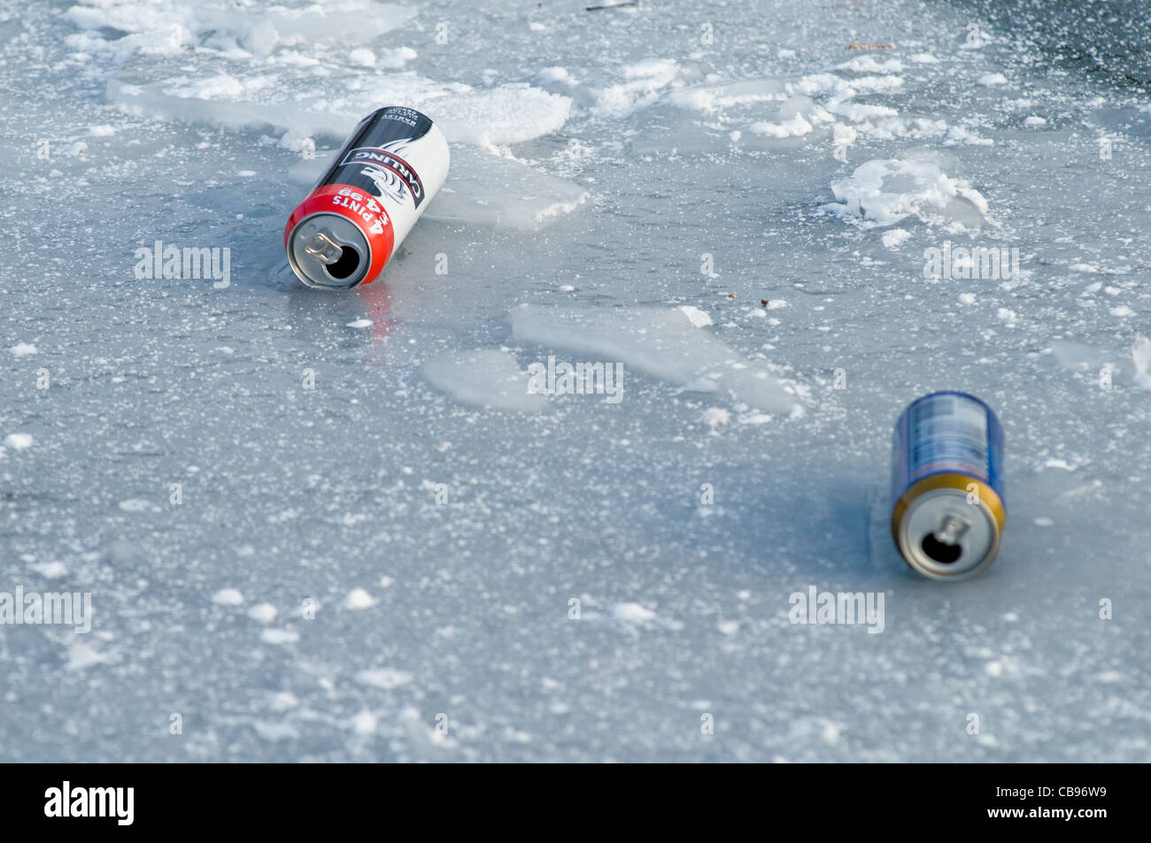 Beer cans rubbish High Resolution Stock Photography and Images - Alamy