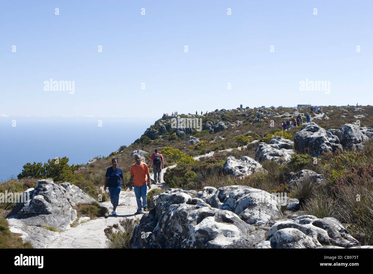 Cape Town: Table Mountain - walkers on summit en route to Maclear's Beacon Stock Photo - Alamy