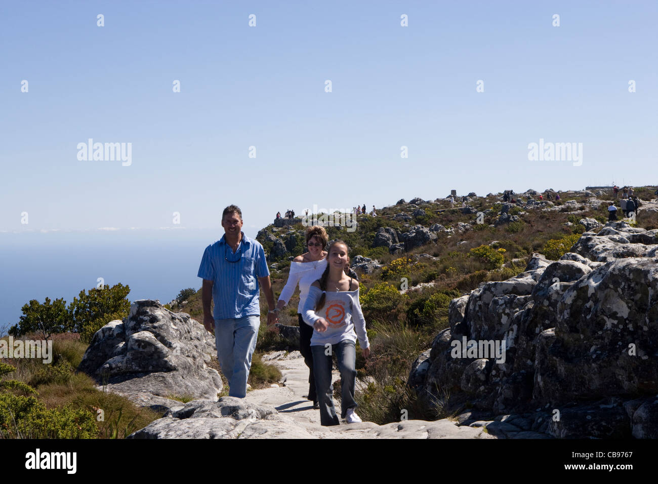 Cape Town: Table Mountain - walkers on summit en route to Maclear's Beacon Stock Photo - Alamy