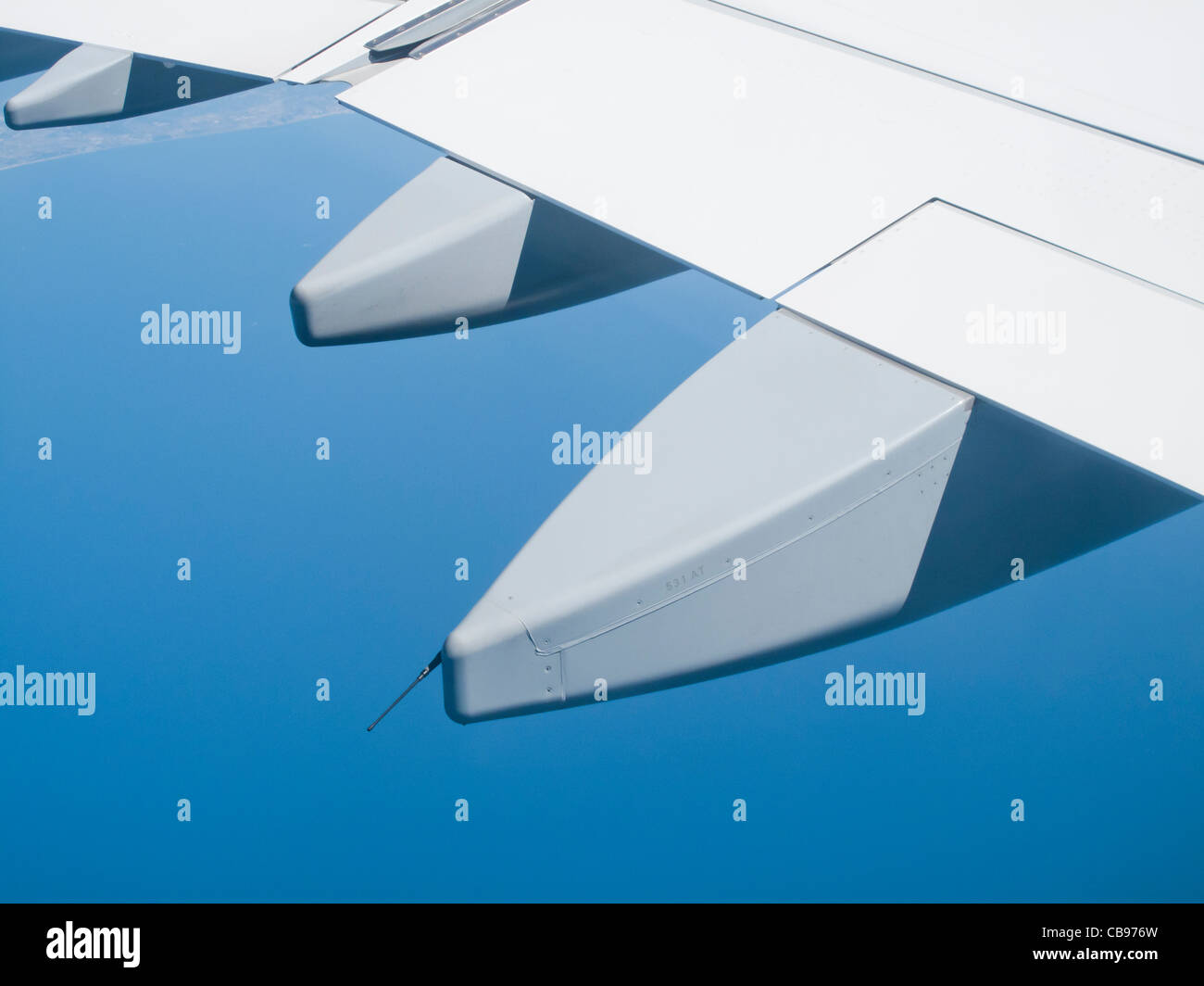 Airplane left wing flying hi-res stock photography and images - Alamy
