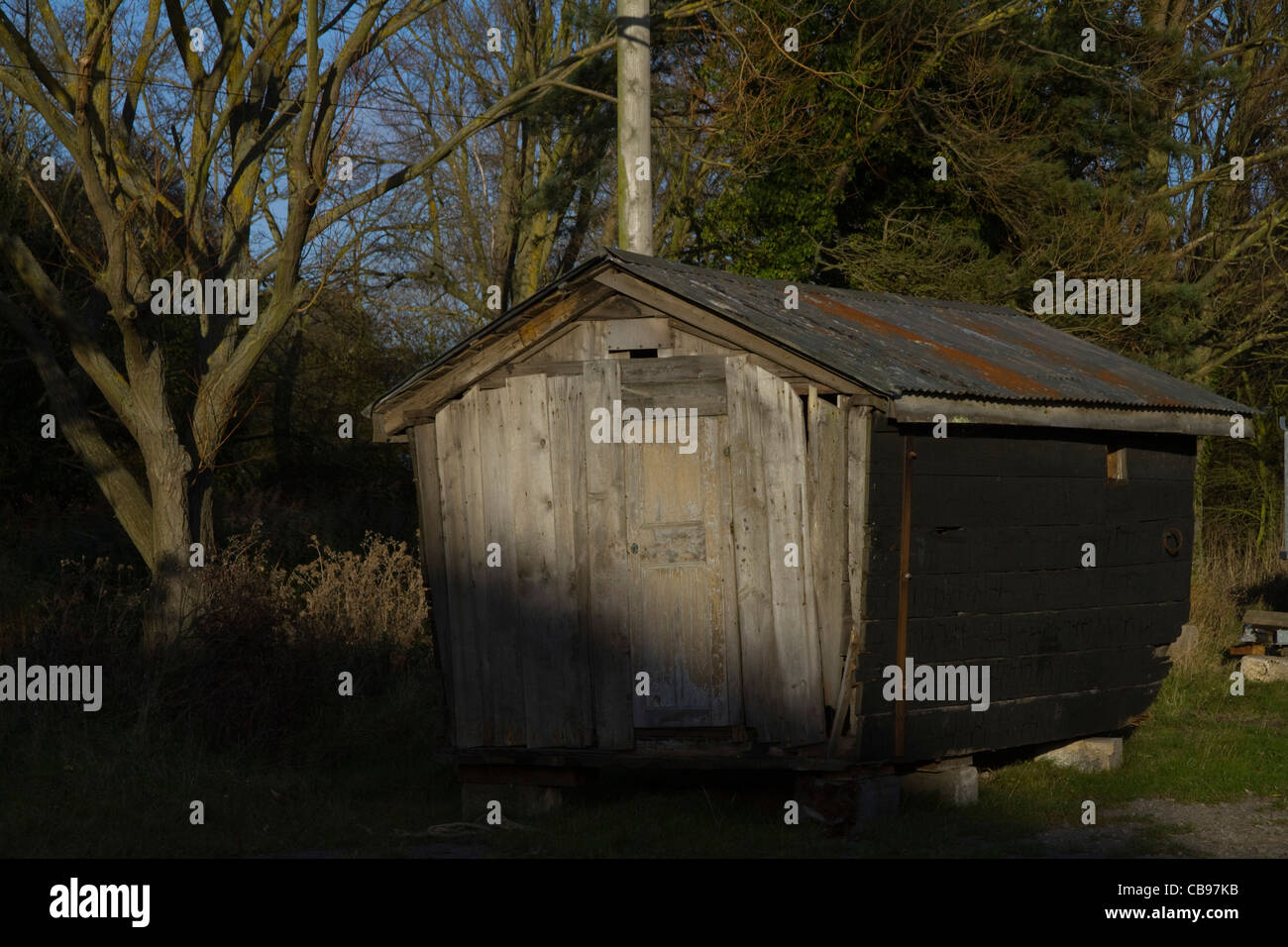 Dilapidated shack hi-res stock photography and images - Alamy