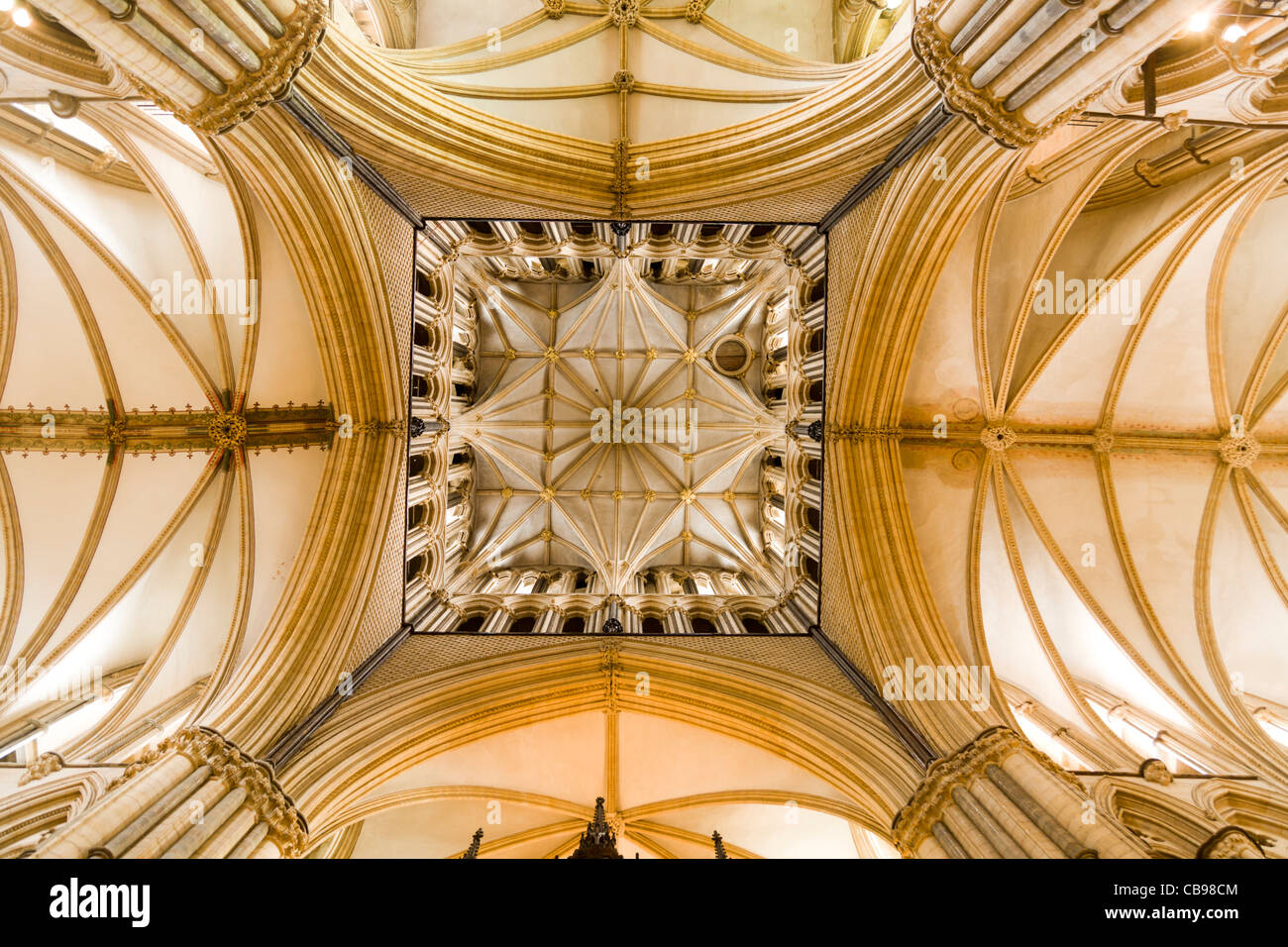 Lincoln Cathedral Crossing roof Stock Photo - Alamy