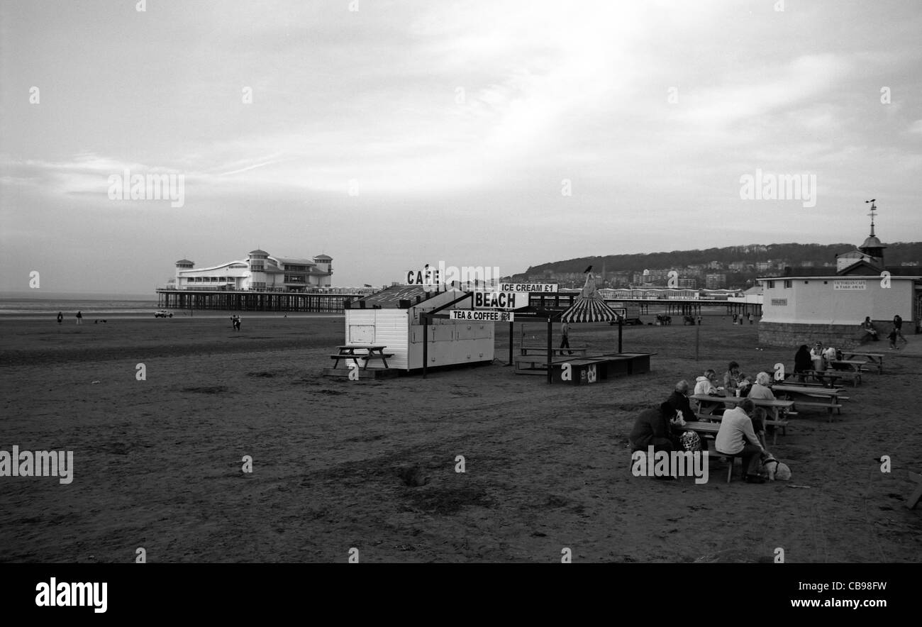 Pier fire damaged Black and White Stock Photos & Images - Alamy