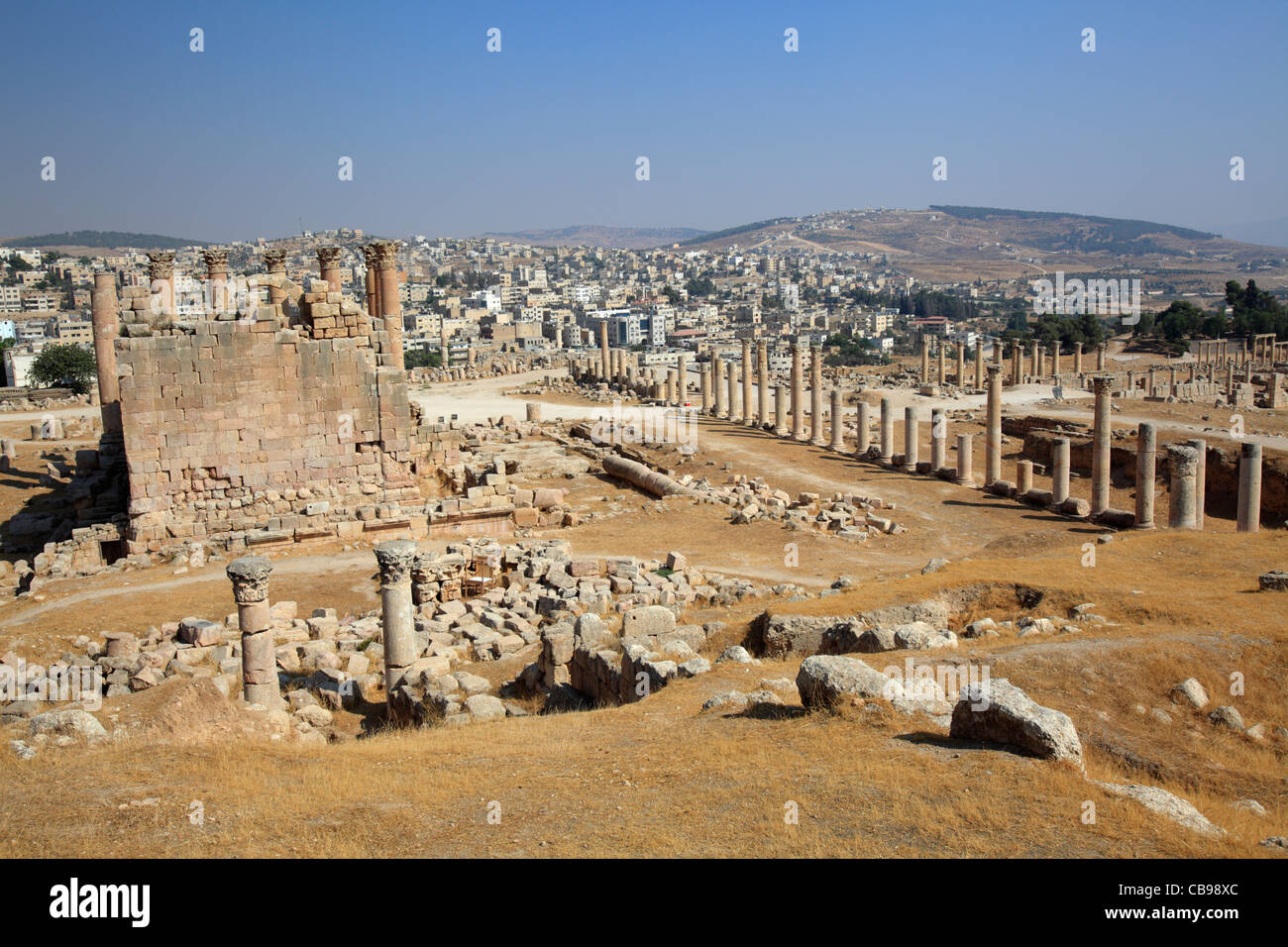 Jerash tourists hi-res stock photography and images - Alamy