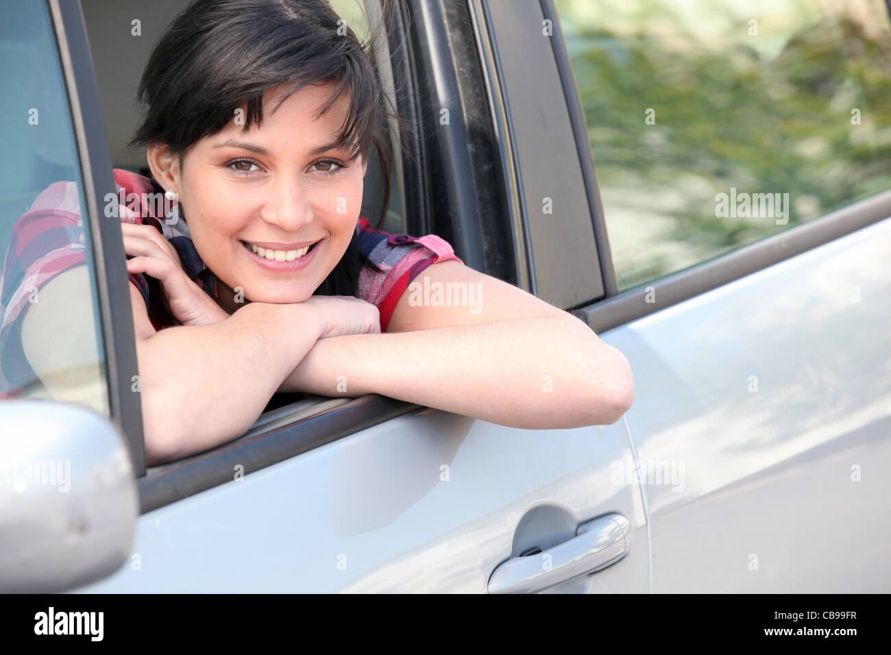 Woman leaning on the window of her car Stock Photo - Alamy