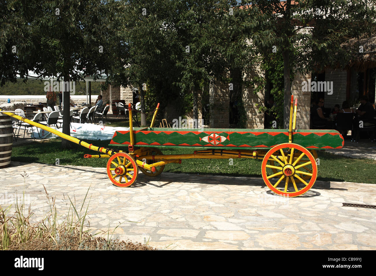 Vintage wooden horse drawn wagon hi-res stock photography and images ...