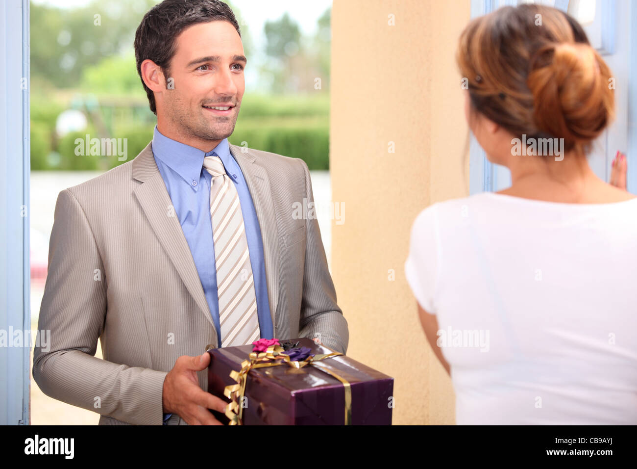 Boyfriend delivering girlfriend present Stock Photo - Alamy