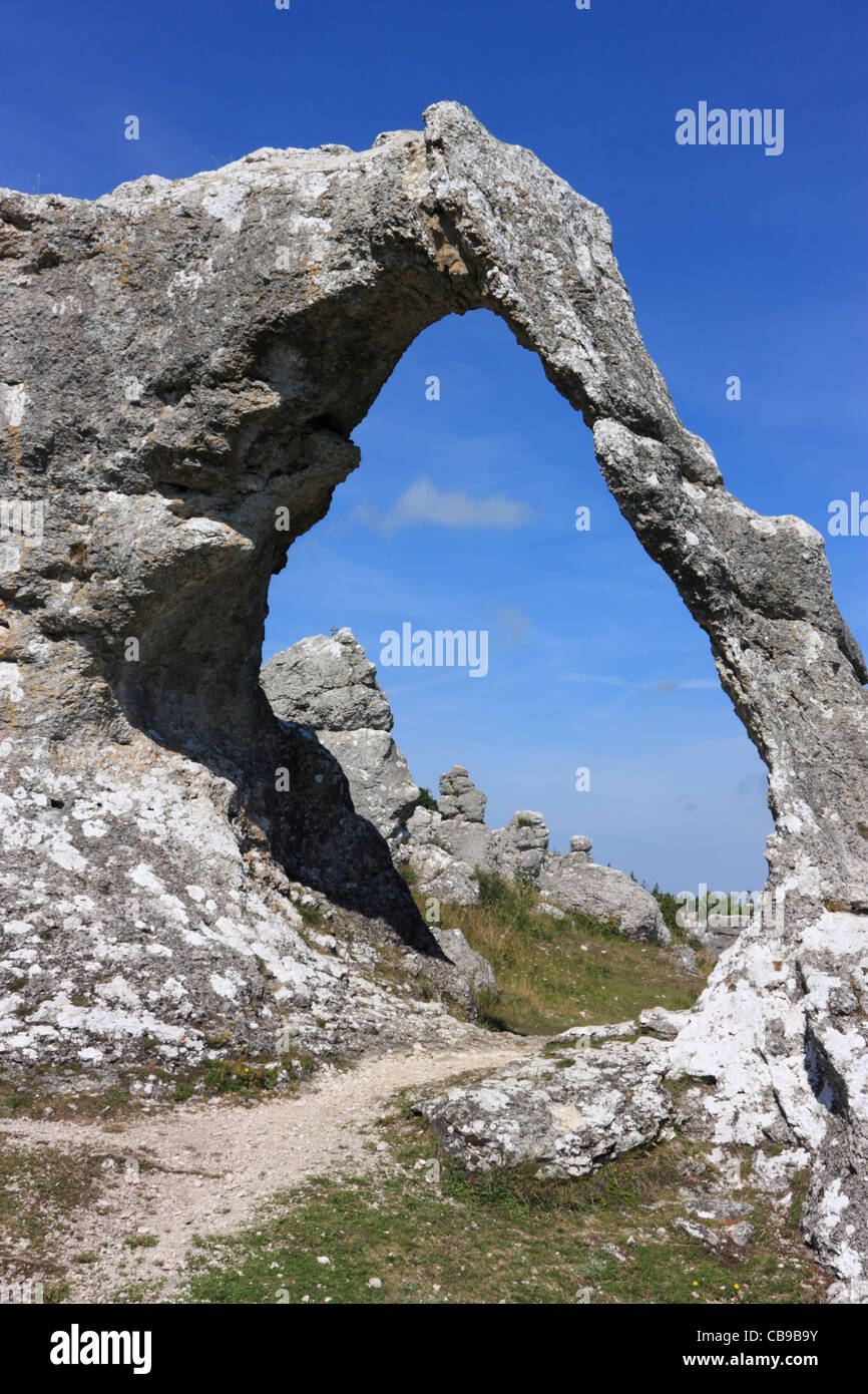 limestone stack shaped like an arch Stock Photo - Alamy