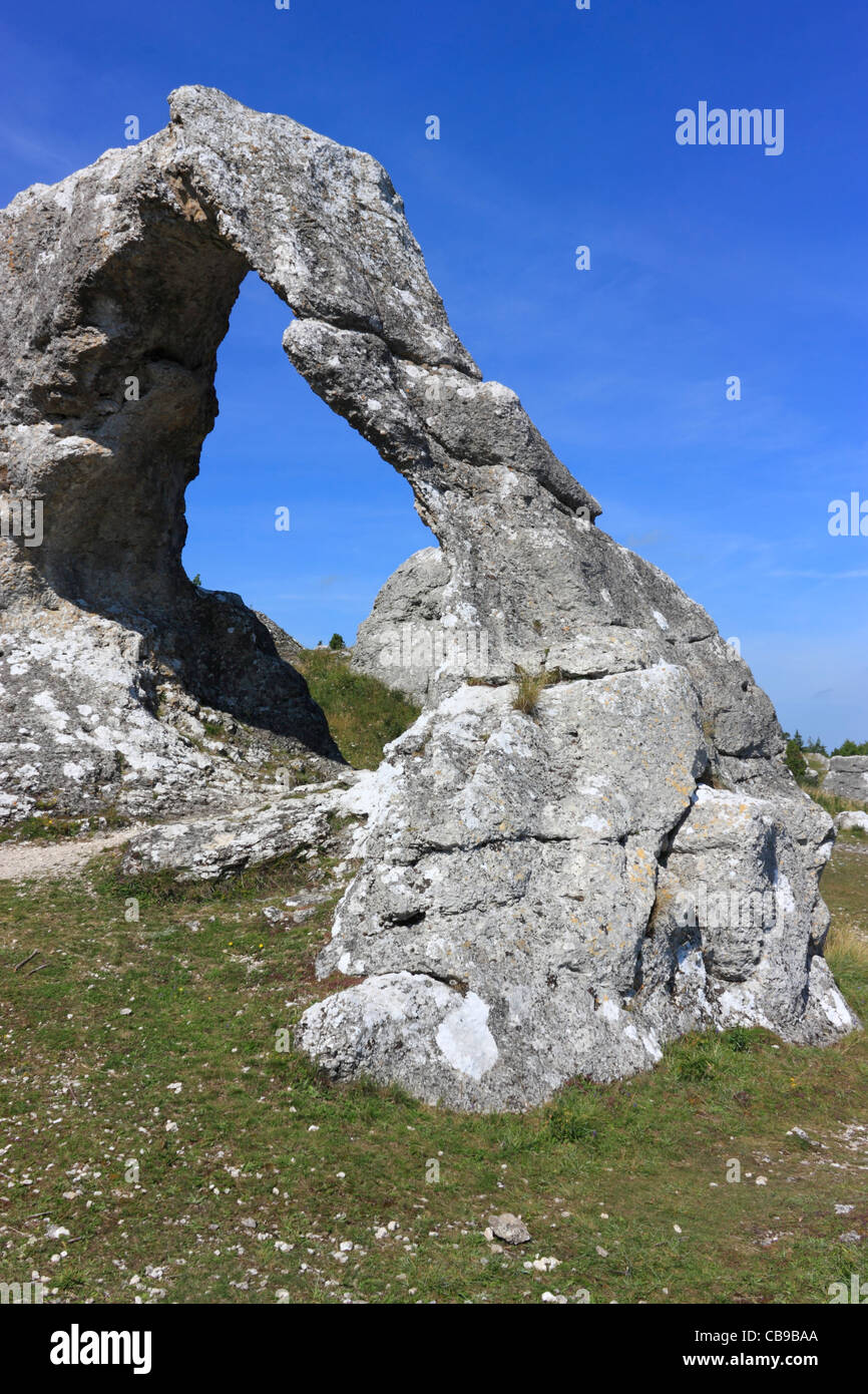 limestone stack shaped like an arch Stock Photo - Alamy