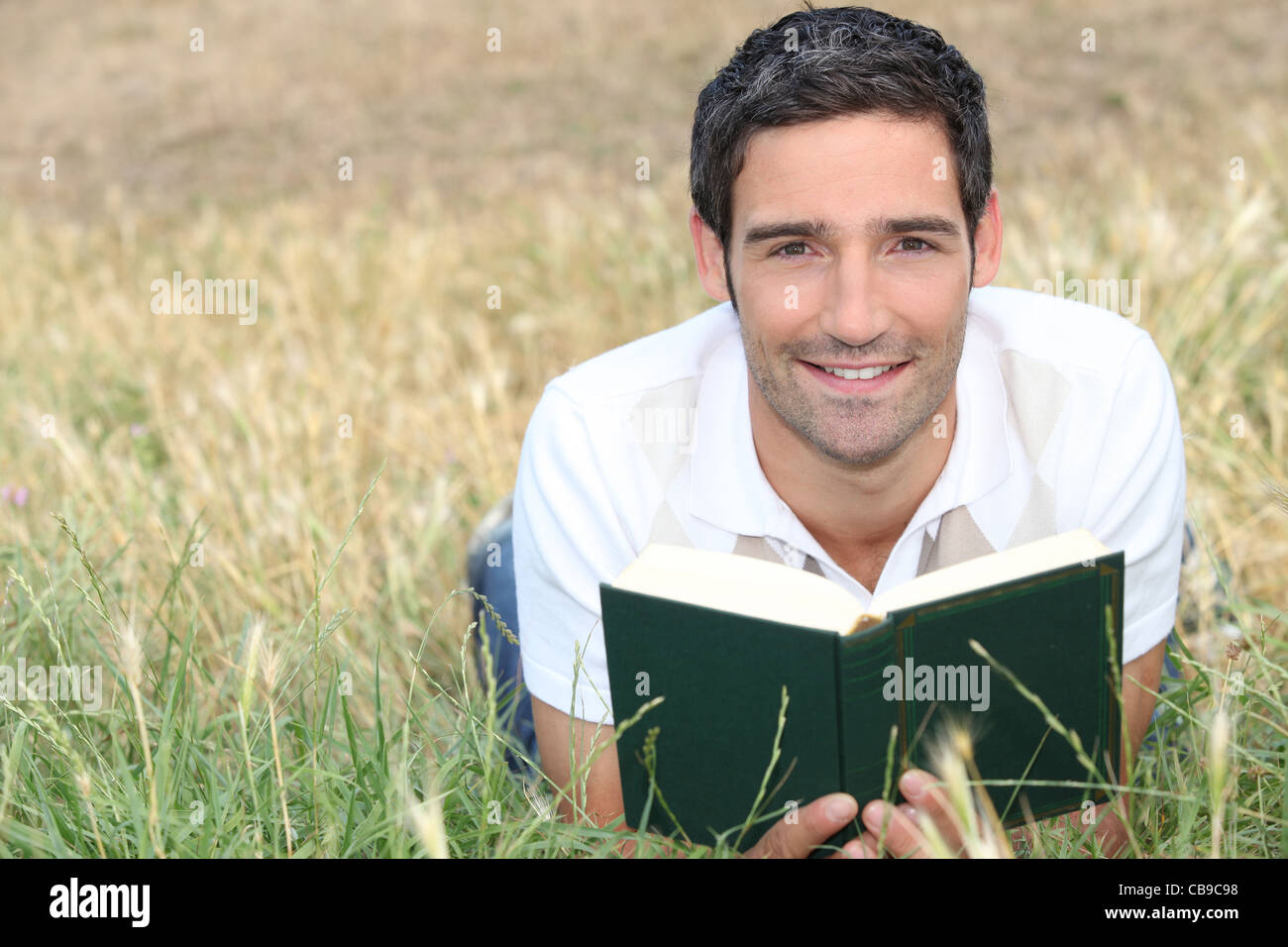 Man reading outside Stock Photo - Alamy