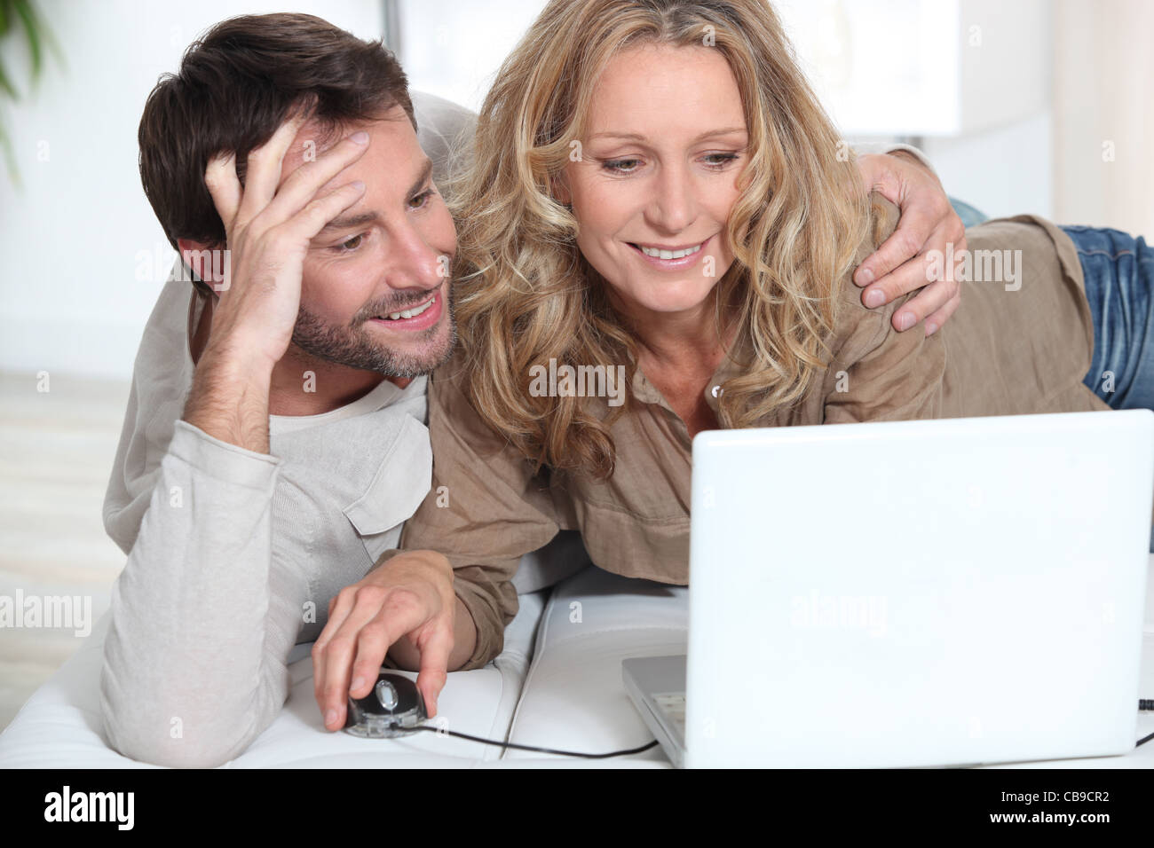 Couple on laptop Stock Photo - Alamy