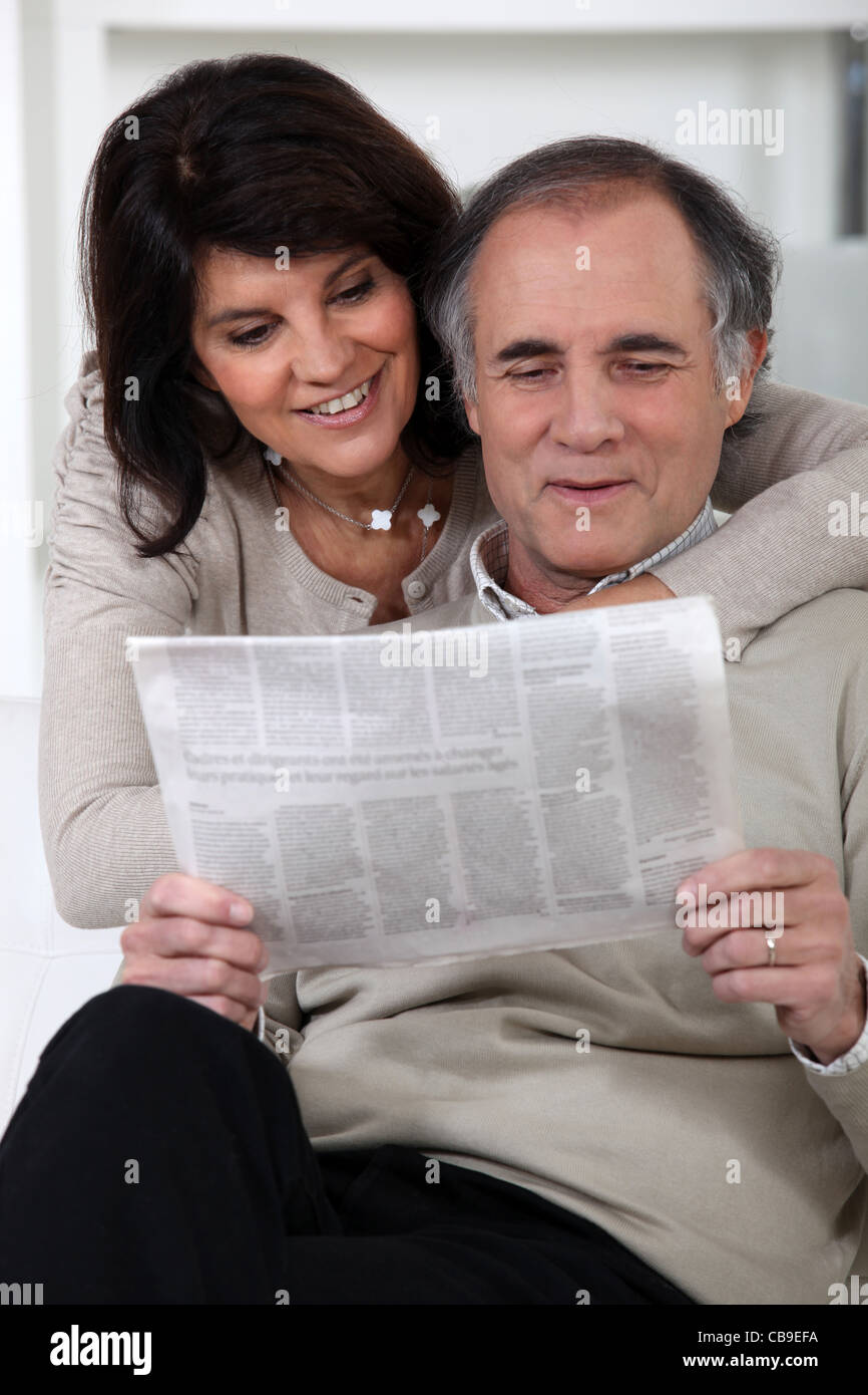 Couple reading newspaper Stock Photo - Alamy