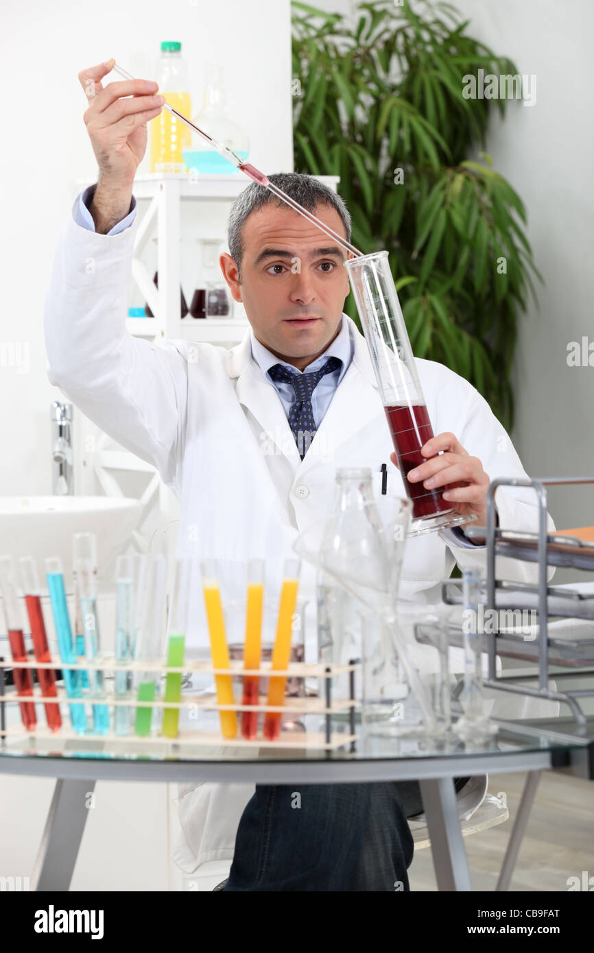 Biological pharmacist hi-res stock photography and images - Alamy