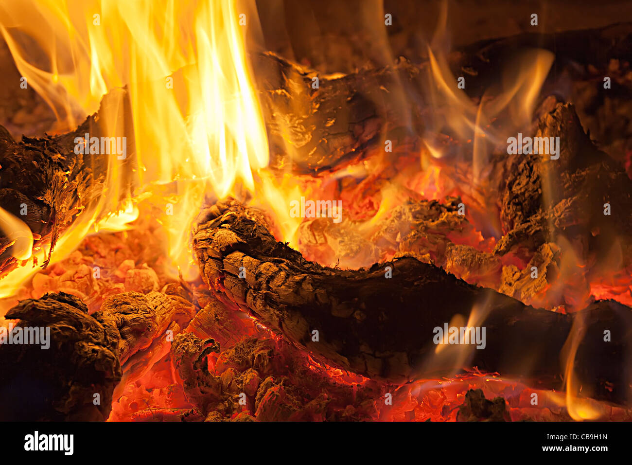 Fire flames logs wood hi-res stock photography and images - Alamy