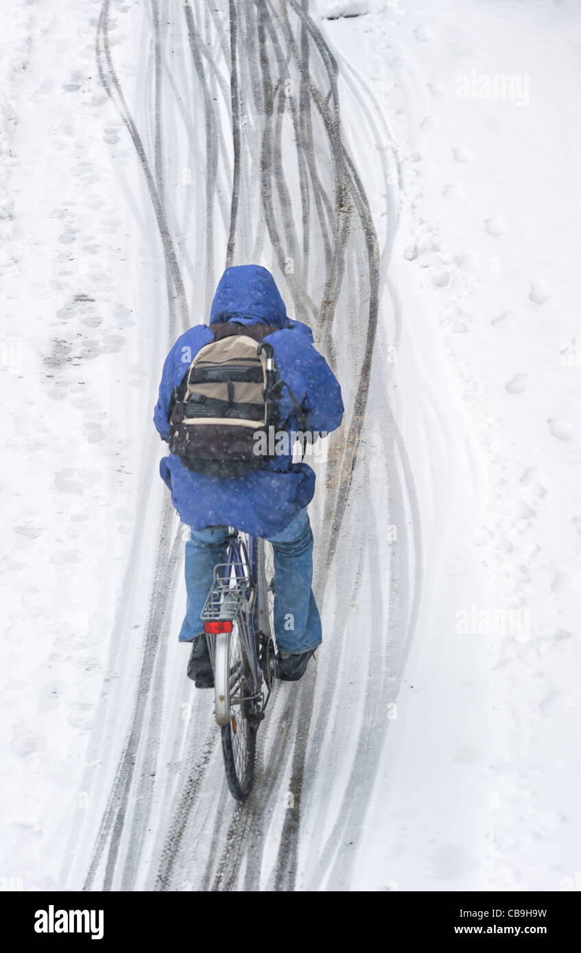 Pedalling a bike hi-res stock photography and images - Alamy