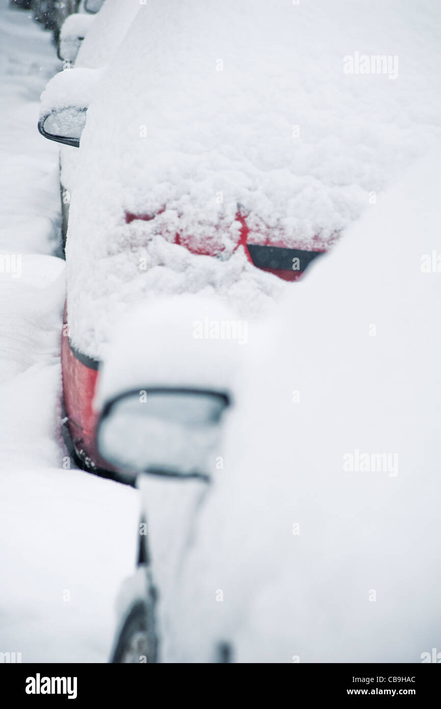 Parked cars covered in snow Stock Photo - Alamy