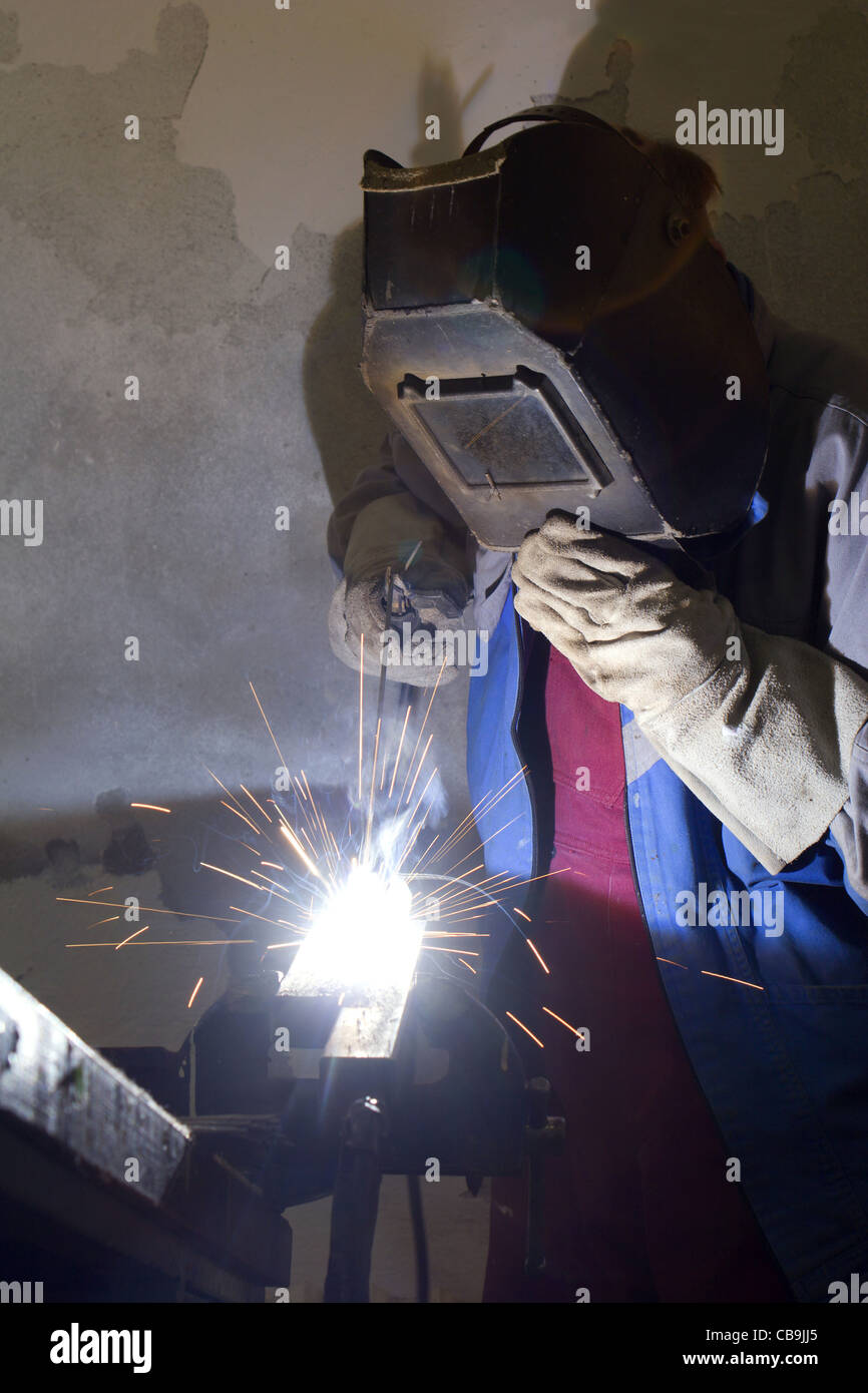welder at work Stock Photo - Alamy
