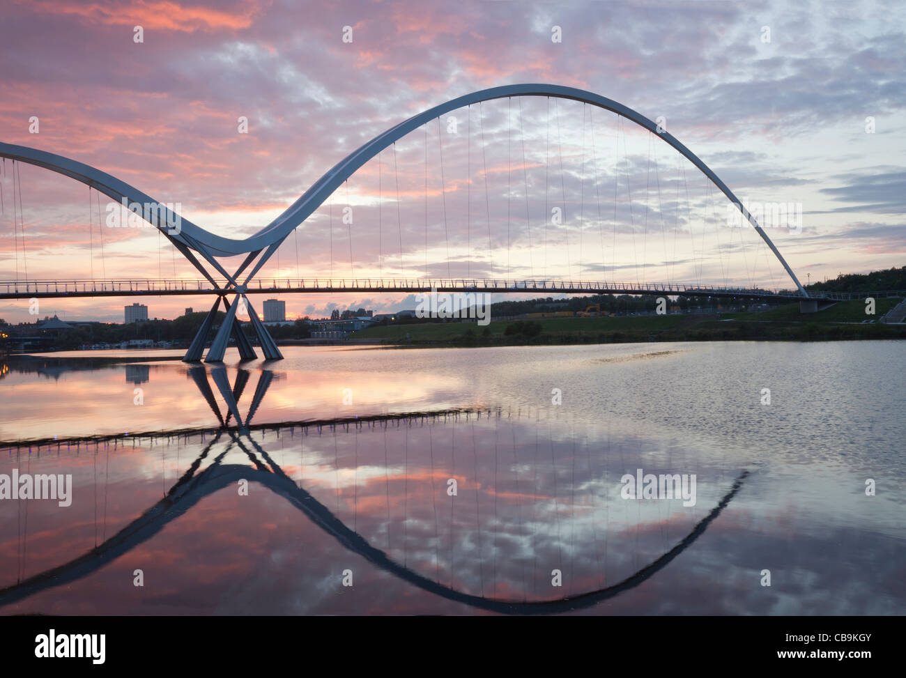 Infinity bridge hi-res stock photography and images - Alamy