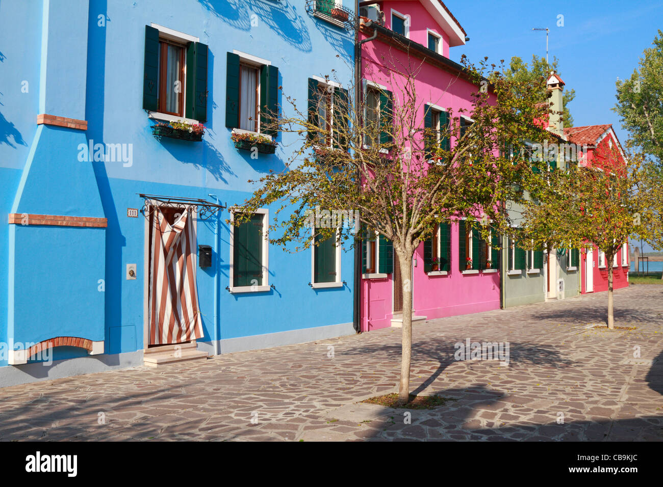 Italy painted houses hi-res stock photography and images - Alamy
