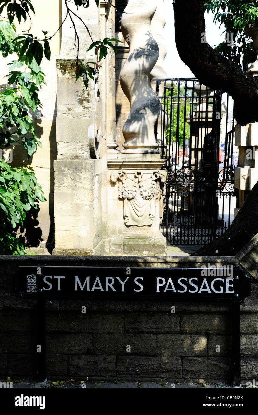 St mary's street sign hi-res stock photography and images - Alamy