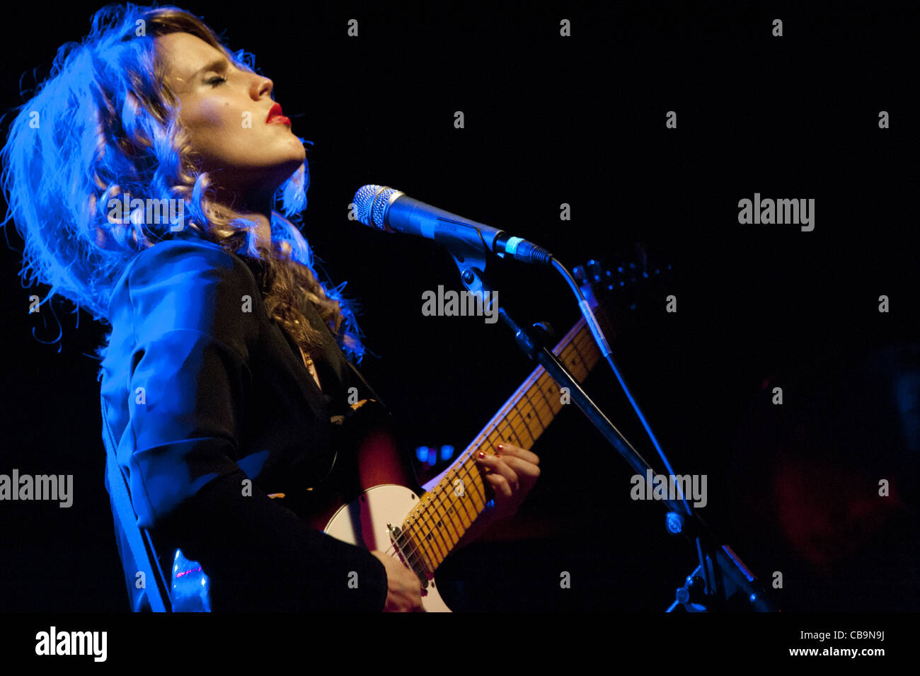 Anna calvi set hi-res stock photography and images - Alamy