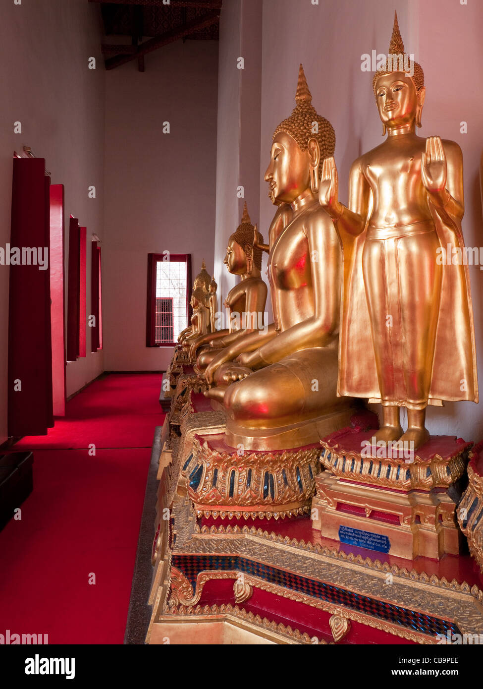 Bangkok temple interior hi-res stock photography and images - Alamy