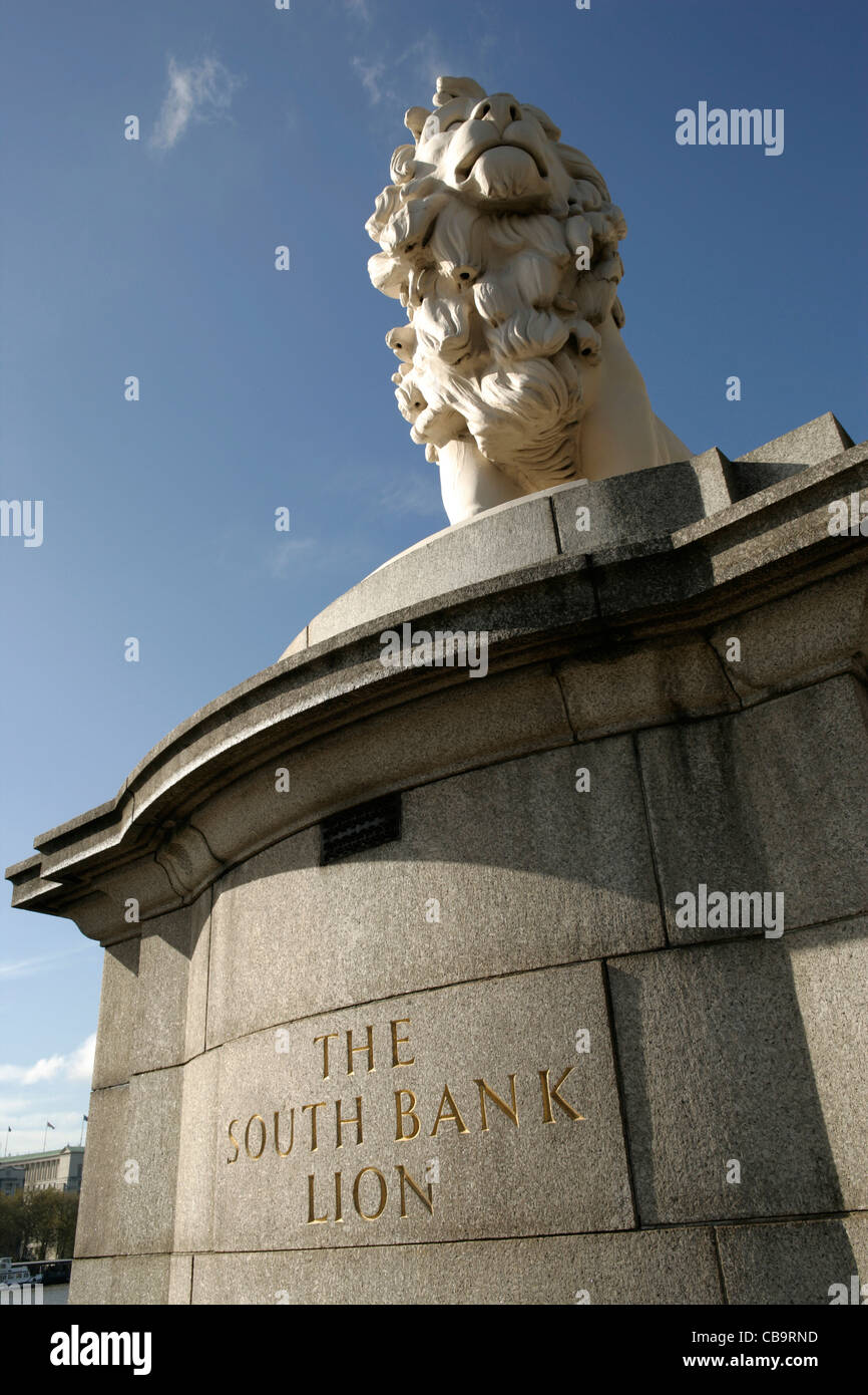 Lion south bank statue hi-res stock photography and images - Alamy