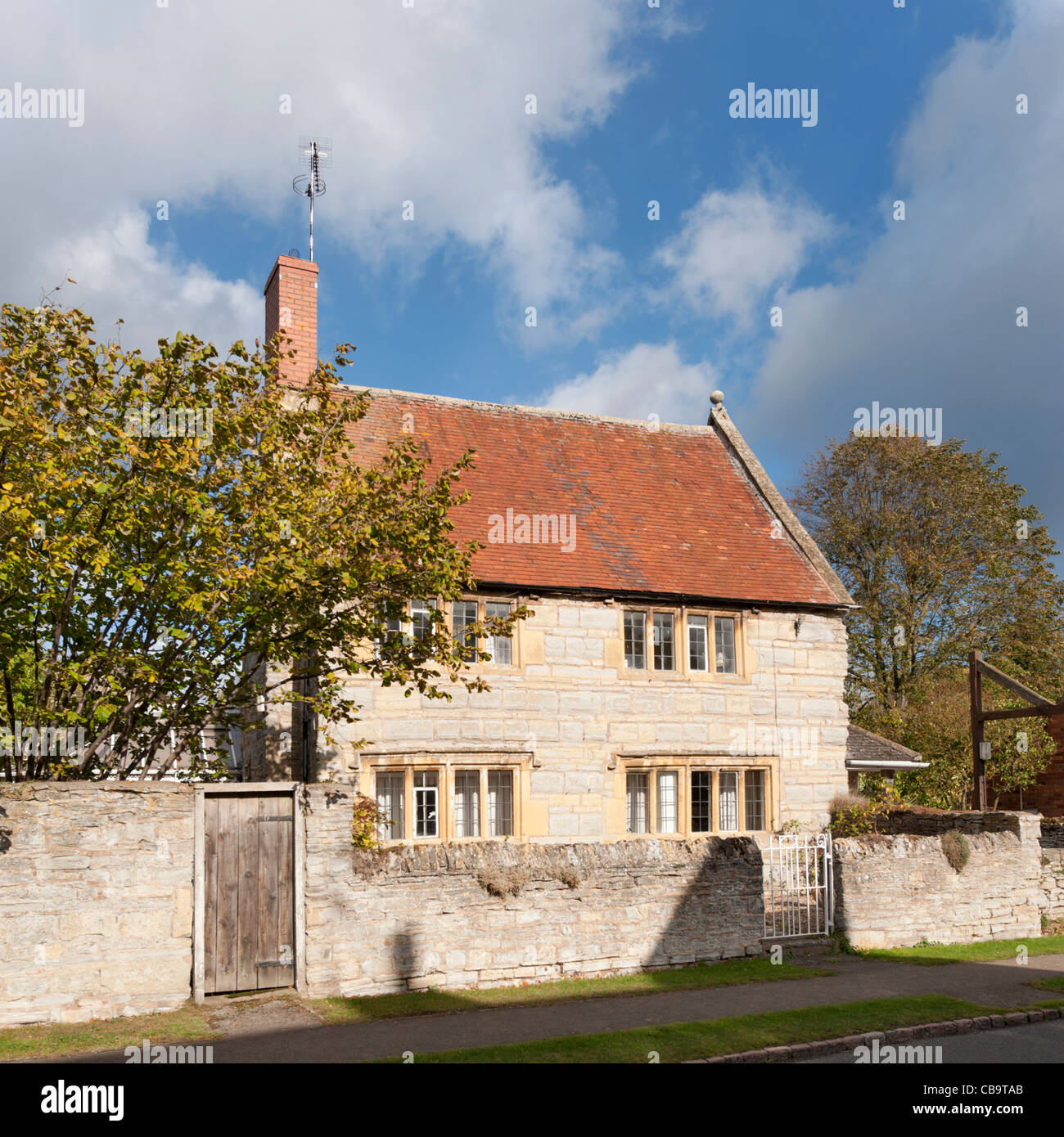Country home in Barton, Warwickshire, England, UK Stock Photo - Alamy