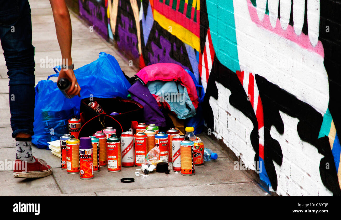 Graffiti Artist At Work Stock Photo - Alamy