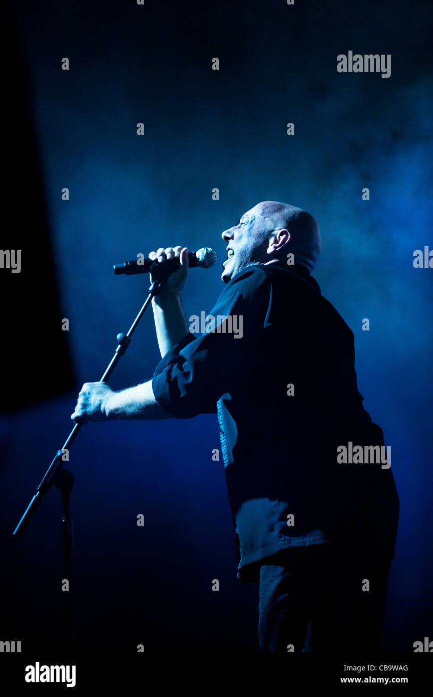 Concert vocalist hi-res stock photography and images - Alamy