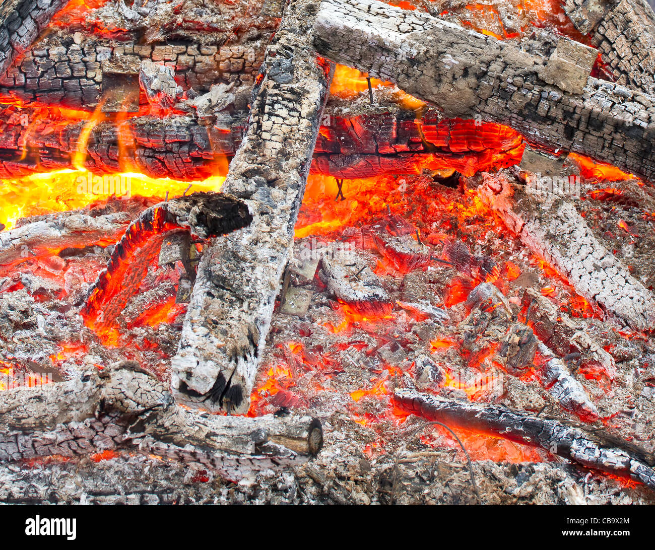 Close up image of glowing fire embers Stock Photo - Alamy