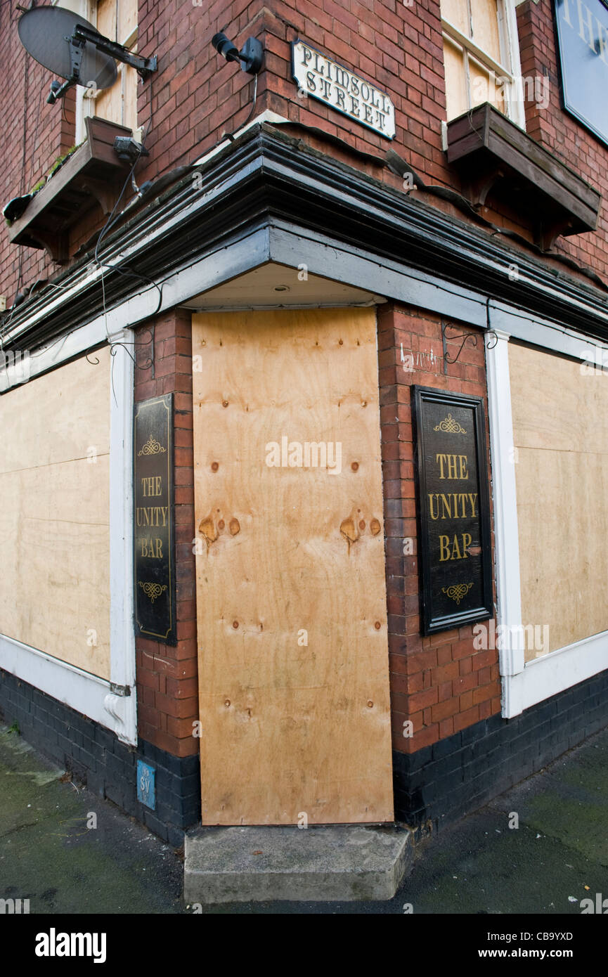 The Unity Bar boarded up local pub on corner of Plimsoll and Park ...