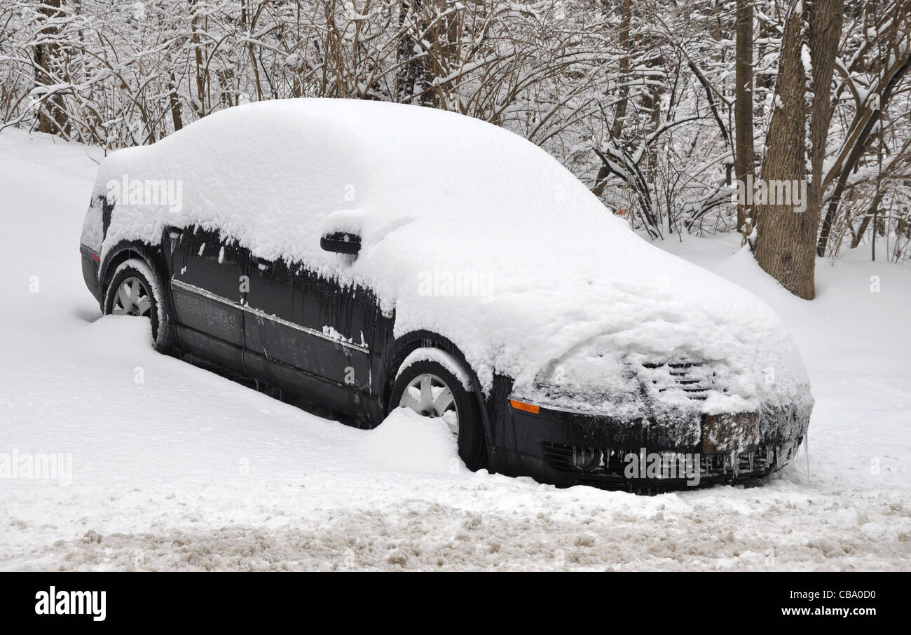 Car stuck on ice hi-res stock photography and images - Alamy
