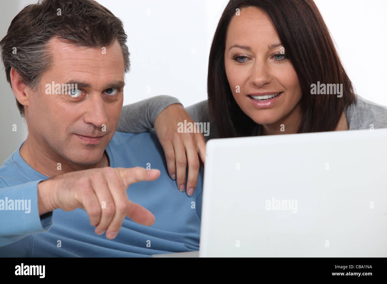 Couple in front of laptop Stock Photo - Alamy